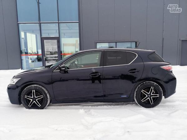 Violet Lexus CT 200h 2011 in Siauliai, with an engine capacity of 1.80 L and mileage of 270 thousand km for 7950 €, photo 9 on AUTOMOTO.COM.LV