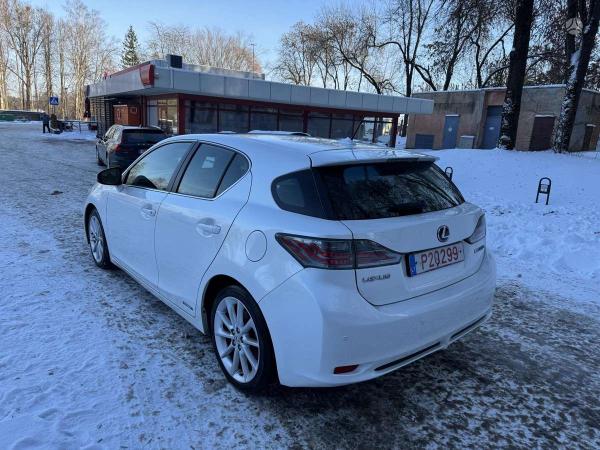 Balts Lexus CT 200h 2011 Alīta, ar dzinēja tilpumu 1.80 L un nobraukumu 262 tūkst. km par 7300 €, foto 3 vietnē AUTOMOTO.COM.LV