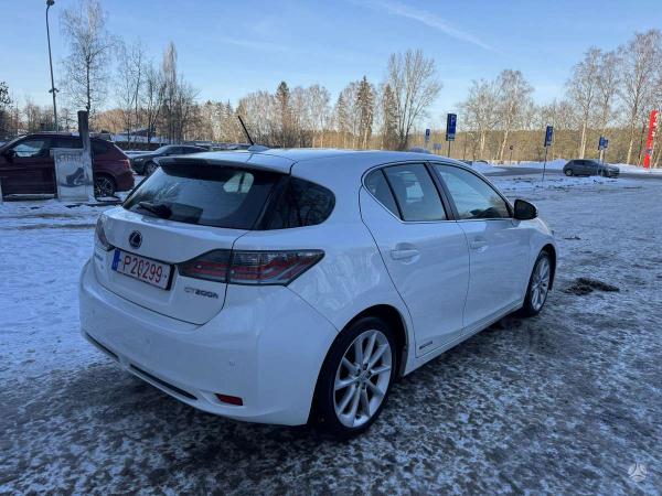 Balts Lexus CT 200h 2011 Alīta, ar dzinēja tilpumu 1.80 L un nobraukumu 262 tūkst. km par 7300 €, foto 4 vietnē AUTOMOTO.COM.LV