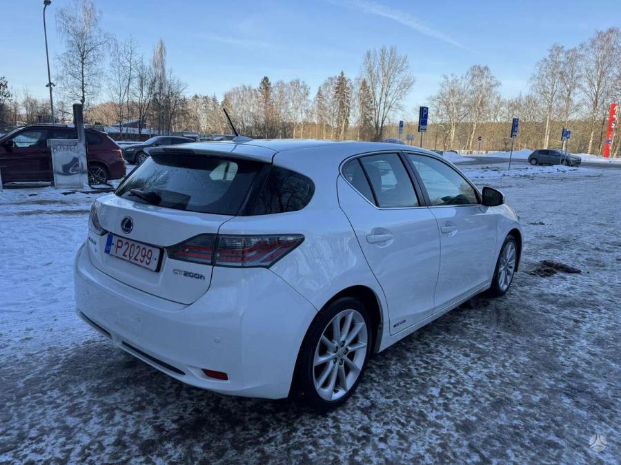 Balts Lexus CT 200h 2011 Alīta, ar dzinēja tilpumu 1.80 L un nobraukumu 262 tūkst. km par 7300 €, foto 4 vietnē AUTOMOTO.COM.LV