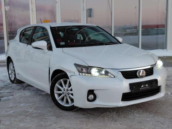 Balts Lexus CT 200h 2011 Viļņa, ar dzinēja tilpumu 1.80 L un nobraukumu 290 tūkst. km par 8500 €, foto 1 vietnē AUTOMOTO.COM.LV