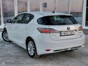 Balts Lexus CT 200h 2011 Viļņa, ar dzinēja tilpumu 1.80 L un nobraukumu 290 tūkst. km par 8500 €, foto 4 vietnē AUTOMOTO.COM.LV