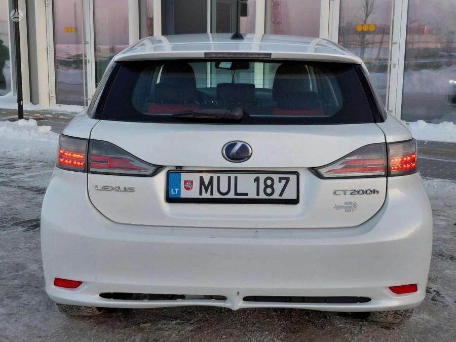 Balts Lexus CT 200h 2011 Viļņa, ar dzinēja tilpumu 1.80 L un nobraukumu 290 tūkst. km par 8500 €, foto 5 vietnē AUTOMOTO.COM.LV