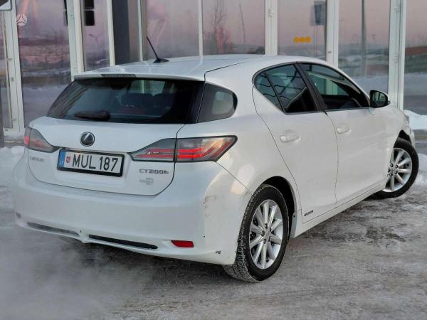 Balts Lexus CT 200h 2011 Viļņa, ar dzinēja tilpumu 1.80 L un nobraukumu 290 tūkst. km par 8500 €, foto 6 vietnē AUTOMOTO.COM.LV