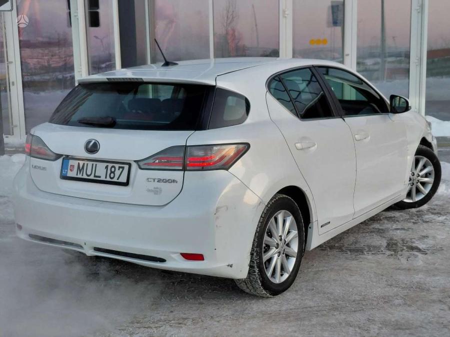 Balts Lexus CT 200h 2011 Viļņa, ar dzinēja tilpumu 1.80 L un nobraukumu 290 tūkst. km par 8500 €, foto 6 vietnē AUTOMOTO.COM.LV