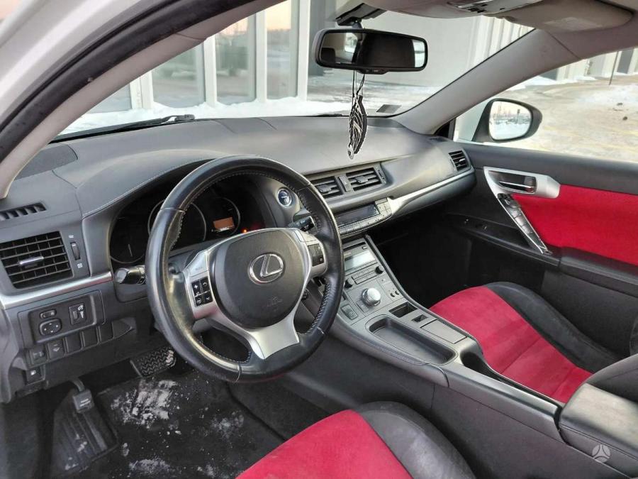 Balts Lexus CT 200h 2011 Viļņa, ar dzinēja tilpumu 1.80 L un nobraukumu 290 tūkst. km par 8500 €, foto 7 vietnē AUTOMOTO.COM.LV