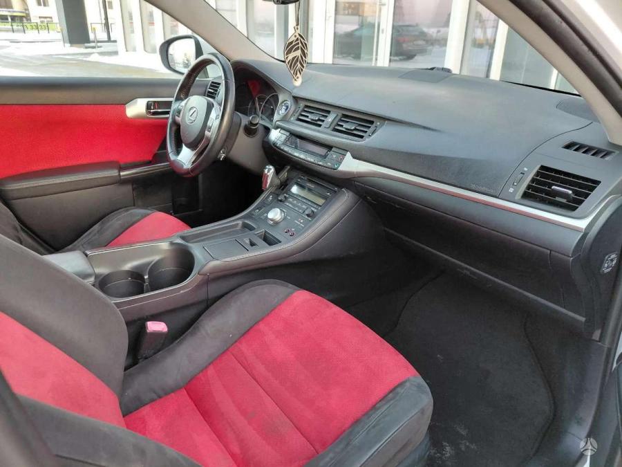 Balts Lexus CT 200h 2011 Viļņa, ar dzinēja tilpumu 1.80 L un nobraukumu 290 tūkst. km par 8500 €, foto 11 vietnē AUTOMOTO.COM.LV