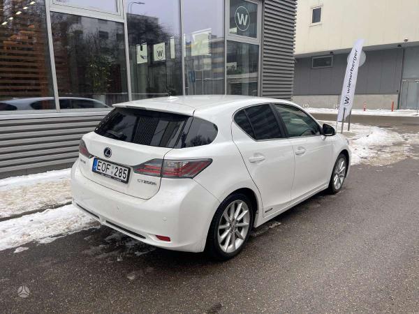 Balts Lexus CT 200h 2011 Viļņa, ar dzinēja tilpumu 1.80 L un nobraukumu 169 tūkst. km par 9900 €, foto 3 vietnē AUTOMOTO.COM.LV