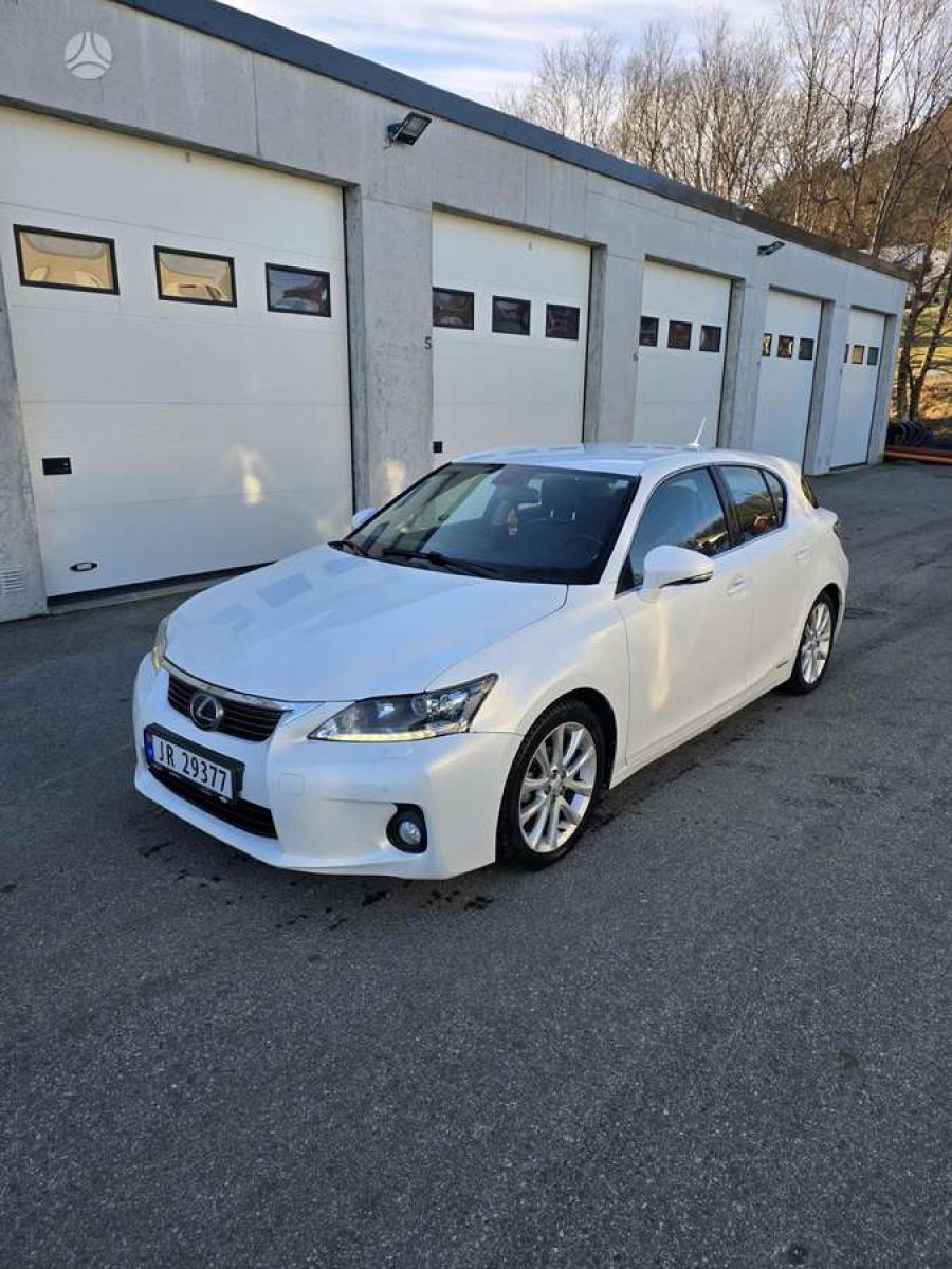 Balts Lexus CT 200h 2011 Panevēža, ar dzinēja tilpumu 1.80 L un nobraukumu 370 tūkst. km par 4700 €, foto 1 vietnē AUTOMOTO.COM.LV