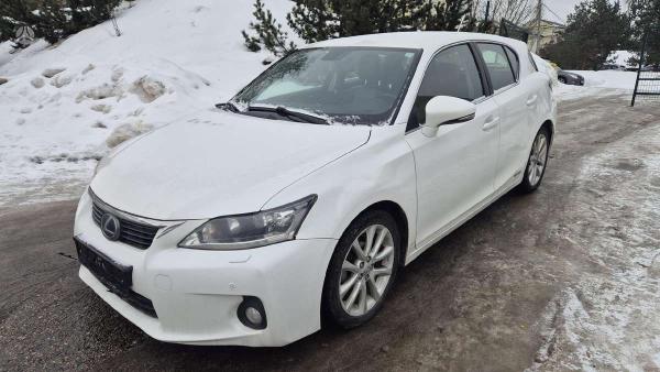 Balts Lexus CT 200h 2011 Viļņa, ar dzinēja tilpumu 1.80 L un nobraukumu 370 tūkst. km par 5400 €, foto 3 vietnē AUTOMOTO.COM.LV