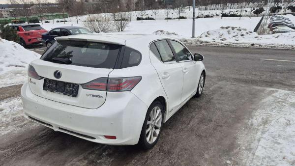 Balts Lexus CT 200h 2011 Viļņa, ar dzinēja tilpumu 1.80 L un nobraukumu 370 tūkst. km par 5400 €, foto 5 vietnē AUTOMOTO.COM.LV