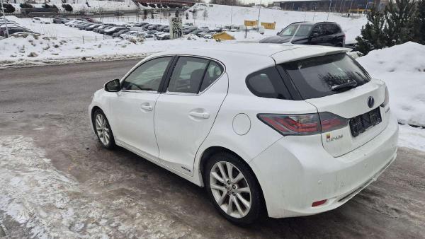 Balts Lexus CT 200h 2011 Viļņa, ar dzinēja tilpumu 1.80 L un nobraukumu 370 tūkst. km par 5400 €, foto 7 vietnē AUTOMOTO.COM.LV
