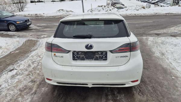 Balts Lexus CT 200h 2011 Viļņa, ar dzinēja tilpumu 1.80 L un nobraukumu 370 tūkst. km par 5400 €, foto 8 vietnē AUTOMOTO.COM.LV