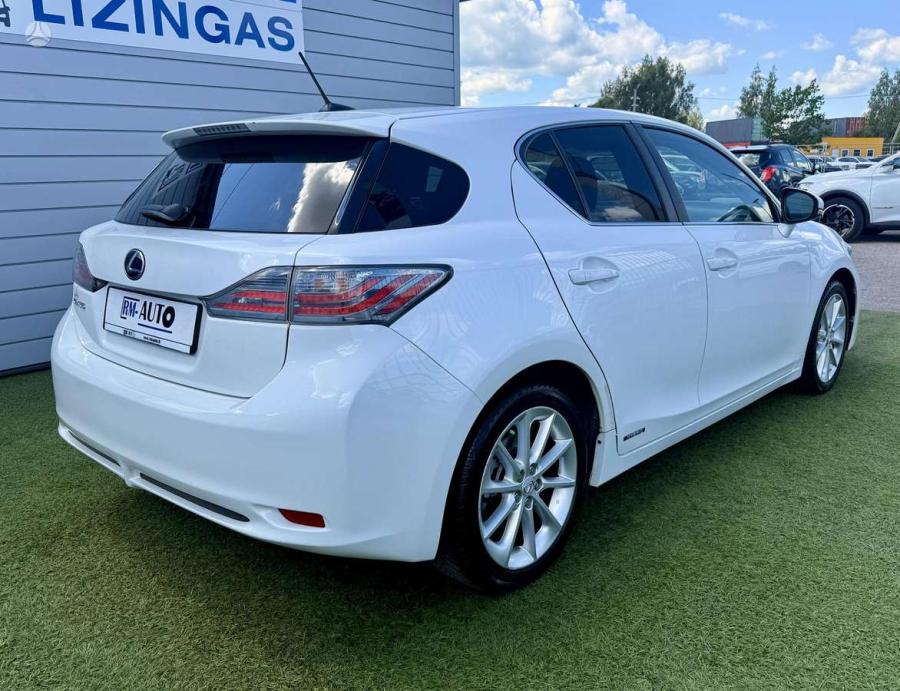 Balts Lexus CT 200h 2011 Panevēža, ar dzinēja tilpumu 1.80 L un nobraukumu 93 tūkst. km par 8500 €, foto 7 vietnē AUTOMOTO.COM.LV