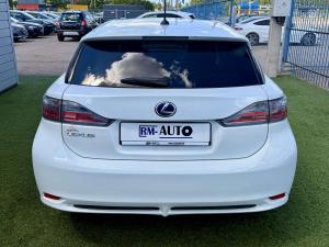 Balts Lexus CT 200h 2011 Panevēža, ar dzinēja tilpumu 1.80 L un nobraukumu 93 tūkst. km par 8500 €, foto 8 vietnē AUTOMOTO.COM.LV