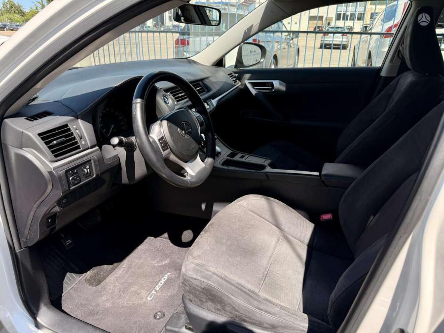 Balts Lexus CT 200h 2011 Panevēža, ar dzinēja tilpumu 1.80 L un nobraukumu 93 tūkst. km par 8500 €, foto 11 vietnē AUTOMOTO.COM.LV