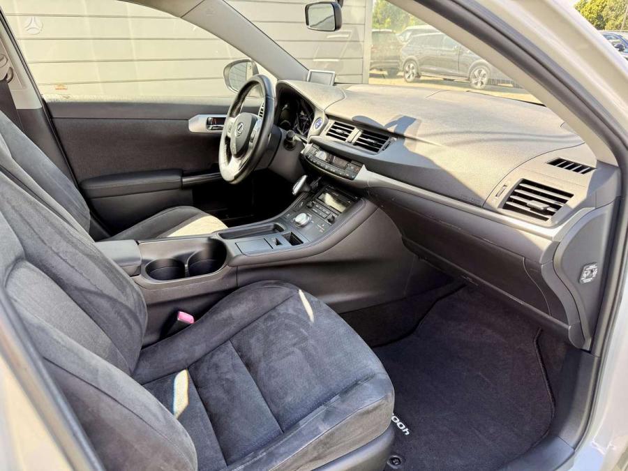 Balts Lexus CT 200h 2011 Panevēža, ar dzinēja tilpumu 1.80 L un nobraukumu 93 tūkst. km par 8500 €, foto 13 vietnē AUTOMOTO.COM.LV