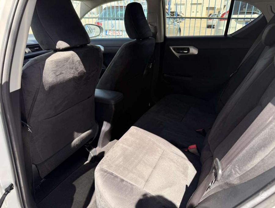 Balts Lexus CT 200h 2011 Panevēža, ar dzinēja tilpumu 1.80 L un nobraukumu 93 tūkst. km par 8500 €, foto 22 vietnē AUTOMOTO.COM.LV