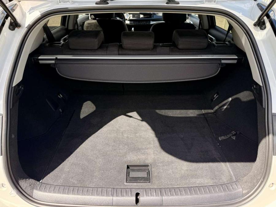 Balts Lexus CT 200h 2011 Panevēža, ar dzinēja tilpumu 1.80 L un nobraukumu 93 tūkst. km par 8500 €, foto 23 vietnē AUTOMOTO.COM.LV