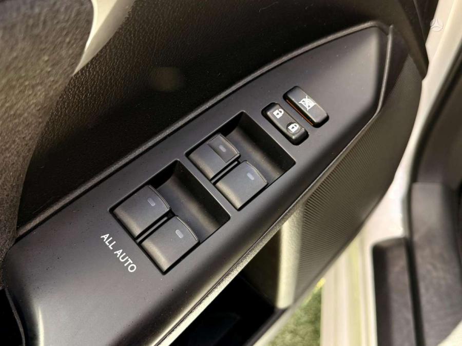 Balts Lexus CT 200h 2011 Panevēža, ar dzinēja tilpumu 1.80 L un nobraukumu 93 tūkst. km par 8500 €, foto 25 vietnē AUTOMOTO.COM.LV