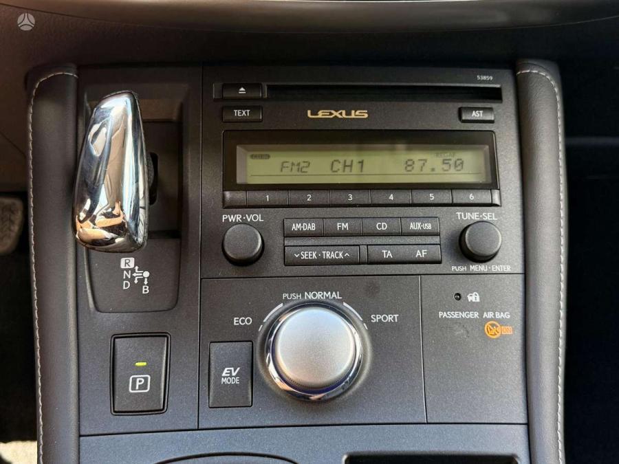 Balts Lexus CT 200h 2011 Panevēža, ar dzinēja tilpumu 1.80 L un nobraukumu 93 tūkst. km par 8500 €, foto 27 vietnē AUTOMOTO.COM.LV