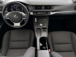 White Lexus CT 200h 2011 in Vilnius, with an engine capacity of 1.80 L and mileage of 218 thousand km for 7450 €, photo 6 on AUTOMOTO.COM.LV