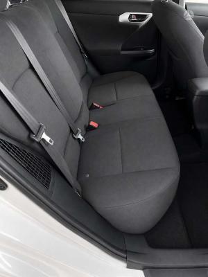 White Lexus CT 200h 2011 in Vilnius, with an engine capacity of 1.80 L and mileage of 218 thousand km for 7450 €, photo 9 on AUTOMOTO.COM.LV