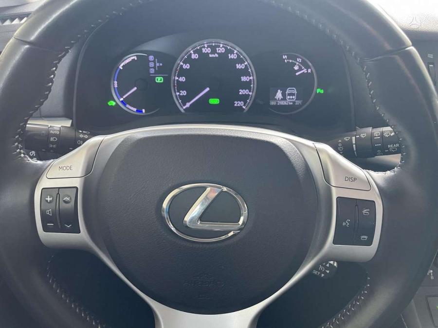 White Lexus CT 200h 2011 in Vilnius, with an engine capacity of 1.80 L and mileage of 218 thousand km for 7450 €, photo 14 on AUTOMOTO.COM.LV