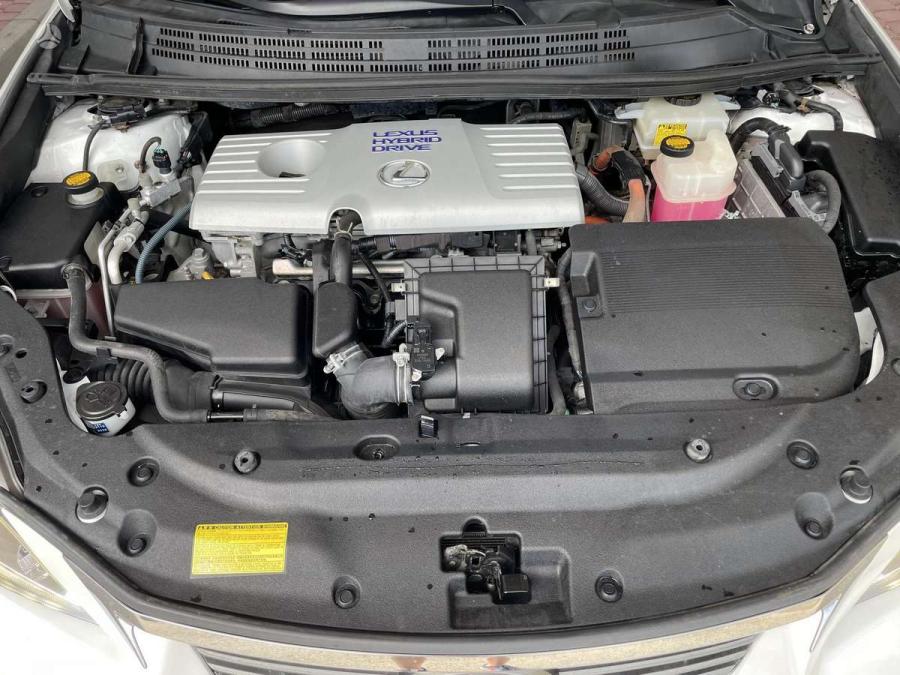 White Lexus CT 200h 2011 in Vilnius, with an engine capacity of 1.80 L and mileage of 218 thousand km for 7450 €, photo 18 on AUTOMOTO.COM.LV