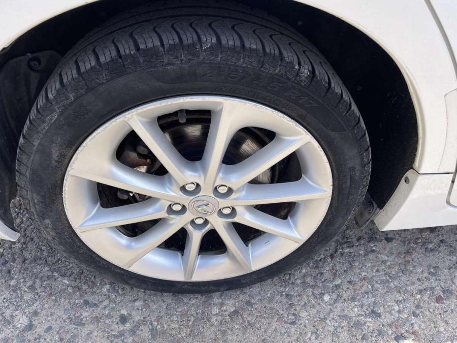 White Lexus CT 200h 2011 in Vilnius, with an engine capacity of 1.80 L and mileage of 218 thousand km for 7450 €, photo 20 on AUTOMOTO.COM.LV