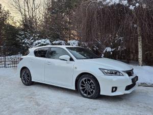White Lexus CT 200h 2012 in Kaunas, with an engine capacity of 1.80 L and mileage of 144 thousand km for 9150 €, photo 3 on AUTOMOTO.COM.LV
