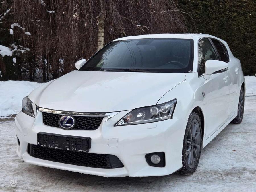 White Lexus CT 200h 2012 in Kaunas, with an engine capacity of 1.80 L and mileage of 144 thousand km for 9150 €, photo 4 on AUTOMOTO.COM.LV