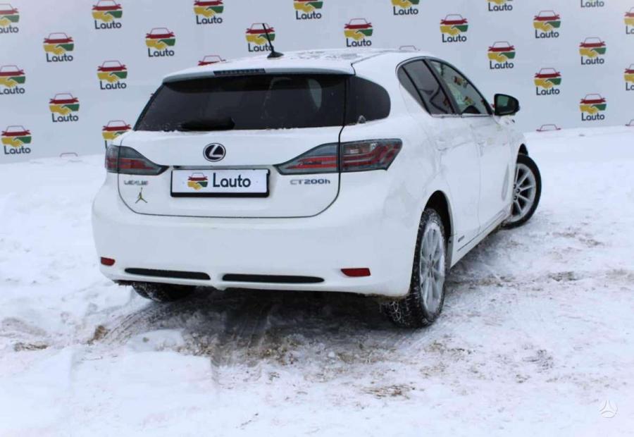 Balts Lexus CT 200h 2012 Viļņa, ar dzinēja tilpumu 1.80 L un nobraukumu 214 tūkst. km par 9290 €, foto 5 vietnē AUTOMOTO.COM.LV
