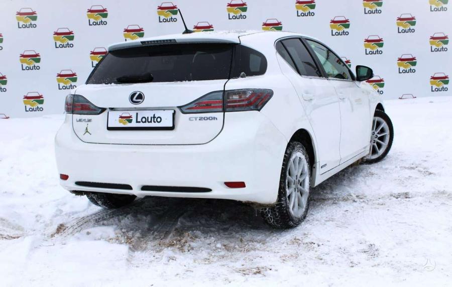 Balts Lexus CT 200h 2012 Viļņa, ar dzinēja tilpumu 1.80 L un nobraukumu 214 tūkst. km par 9290 €, foto 6 vietnē AUTOMOTO.COM.LV