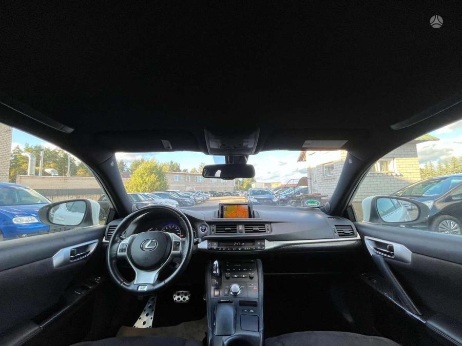 Белый Лексус CT 200h 2012 в Утена, объемом двигателя 1.80 л и пробегом 280 тыс. км за 8100 €, фото 13 на AUTOMOTO.COM.LV