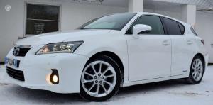 White Lexus CT 200h 2013 in Kaunas, with an engine capacity of 1.80 L and mileage of 270 thousand km for 8999 €, photo 3 on AUTOMOTO.COM.LV