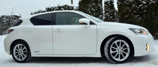 Balts Lexus CT 200h 2013 Kauņa, ar dzinēja tilpumu 1.80 L un nobraukumu 270 tūkst. km par 8999 €, foto 4 vietnē AUTOMOTO.COM.LV