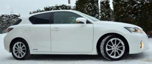 White Lexus CT 200h 2013 in Kaunas, with an engine capacity of 1.80 L and mileage of 270 thousand km for 8999 €, photo 4 on AUTOMOTO.COM.LV