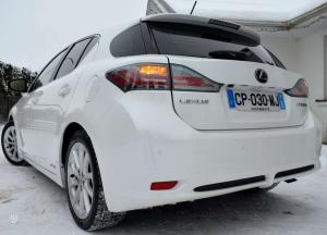 White Lexus CT 200h 2013 in Kaunas, with an engine capacity of 1.80 L and mileage of 270 thousand km for 8999 €, photo 7 on AUTOMOTO.COM.LV