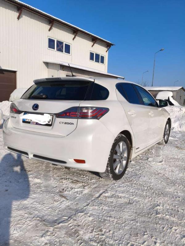 Balts Lexus CT 200h 2013 Utena, ar dzinēja tilpumu 1.80 L un nobraukumu 280 tūkst. km par 6900 €, foto 2 vietnē AUTOMOTO.COM.LV