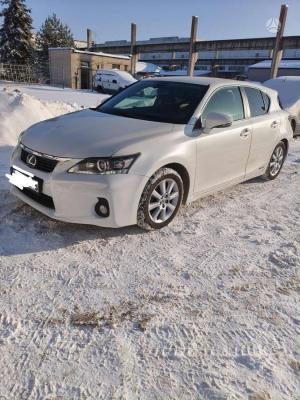 White Lexus CT 200h 2013 in Utena, with an engine capacity of 1.80 L and mileage of 280 thousand km for 6900 €, photo 3 on AUTOMOTO.COM.LV