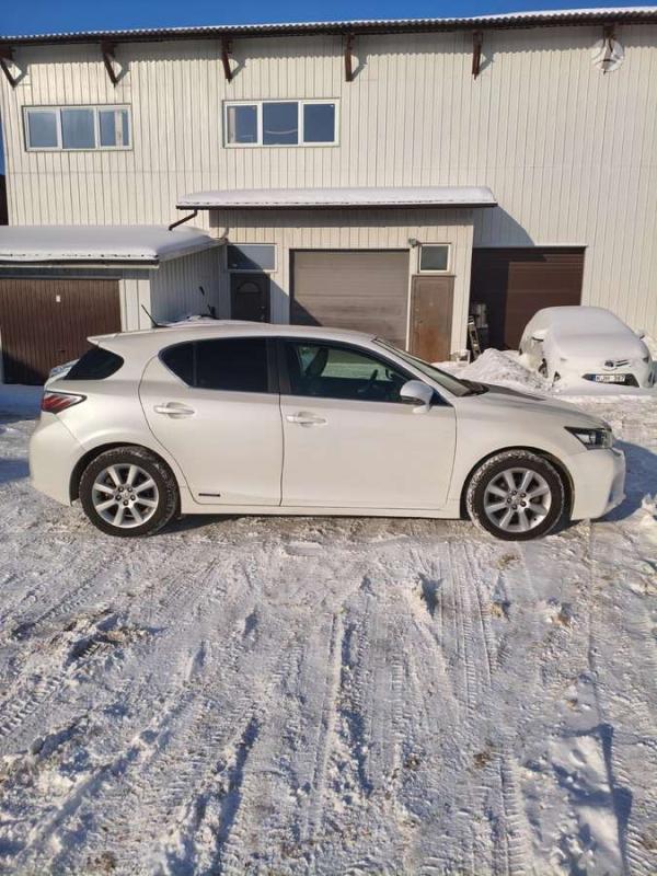 Balts Lexus CT 200h 2013 Utena, ar dzinēja tilpumu 1.80 L un nobraukumu 280 tūkst. km par 6900 €, foto 6 vietnē AUTOMOTO.COM.LV
