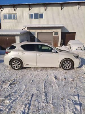 White Lexus CT 200h 2013 in Utena, with an engine capacity of 1.80 L and mileage of 280 thousand km for 6900 €, photo 6 on AUTOMOTO.COM.LV
