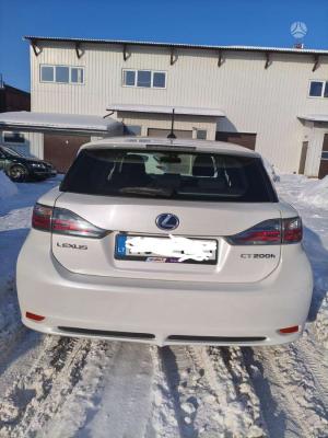 White Lexus CT 200h 2013 in Utena, with an engine capacity of 1.80 L and mileage of 280 thousand km for 6900 €, photo 8 on AUTOMOTO.COM.LV