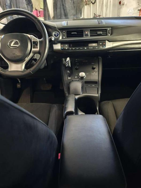 Balts Lexus CT 200h 2013 Utena, ar dzinēja tilpumu 1.80 L un nobraukumu 280 tūkst. km par 6900 €, foto 9 vietnē AUTOMOTO.COM.LV