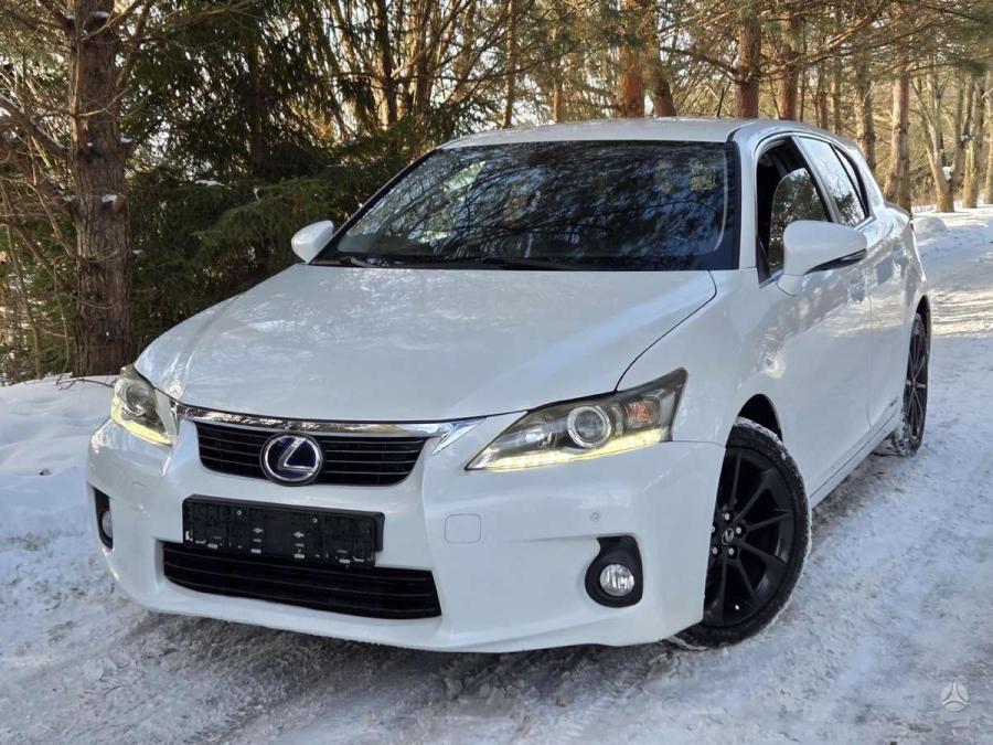 Balts Lexus CT 200h 2013 Kauņa, ar dzinēja tilpumu 1.80 L un nobraukumu 256 tūkst. km par 8250 €, foto 1 vietnē AUTOMOTO.COM.LV