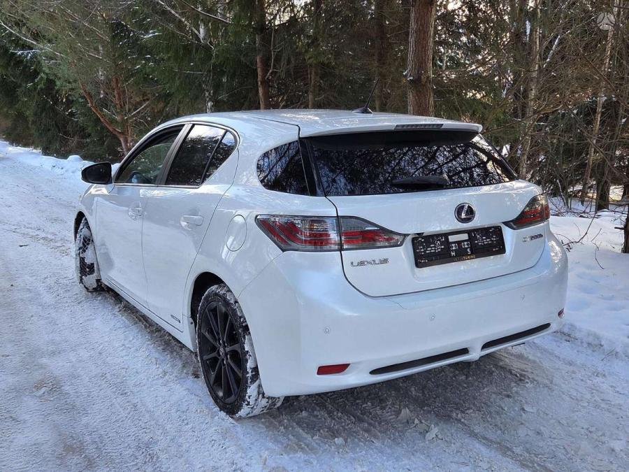 Balts Lexus CT 200h 2013 Kauņa, ar dzinēja tilpumu 1.80 L un nobraukumu 256 tūkst. km par 8250 €, foto 2 vietnē AUTOMOTO.COM.LV