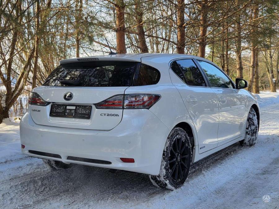 Balts Lexus CT 200h 2013 Kauņa, ar dzinēja tilpumu 1.80 L un nobraukumu 256 tūkst. km par 8250 €, foto 9 vietnē AUTOMOTO.COM.LV