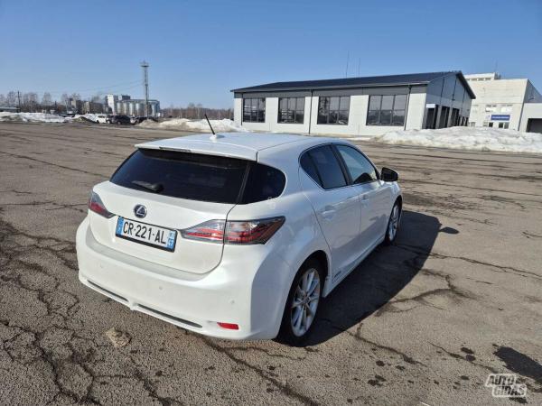 Balts Lexus CT 200h 2013 Panevēža, ar dzinēja tilpumu 1.80 L un nobraukumu 253 tūkst. km par 8400 €, foto 6 vietnē AUTOMOTO.COM.LV