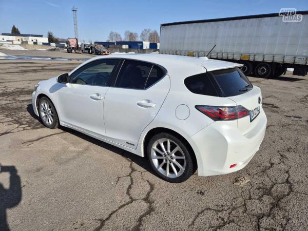 Balts Lexus CT 200h 2013 Panevēža, ar dzinēja tilpumu 1.80 L un nobraukumu 253 tūkst. km par 8400 €, foto 8 vietnē AUTOMOTO.COM.LV